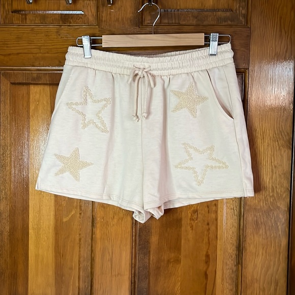 Olive & Oak | Shorts | Olive Oak Cream Colored Shorts With Stars Size ...